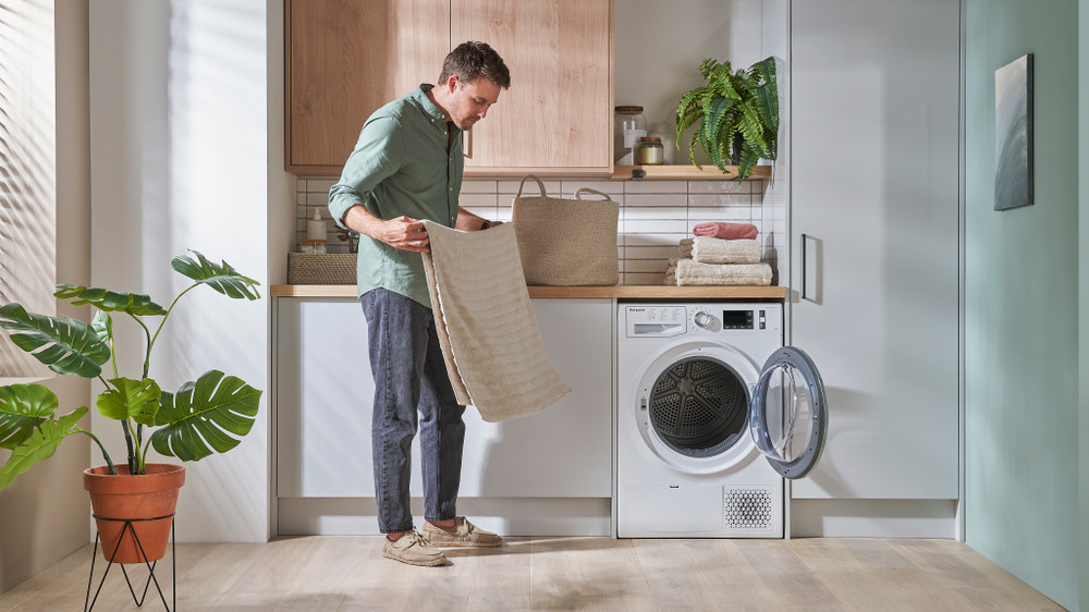 Freestanding tumble dryer Hotpoint NT M11 8X3XB UK