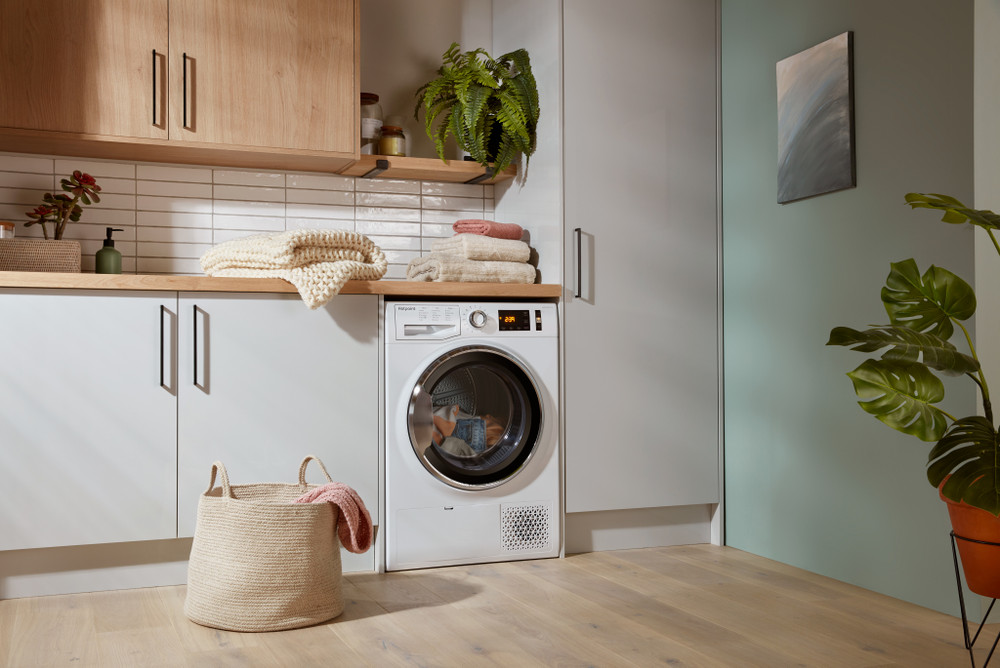 Freestanding tumble dryer Hotpoint NT M11 82XB UK