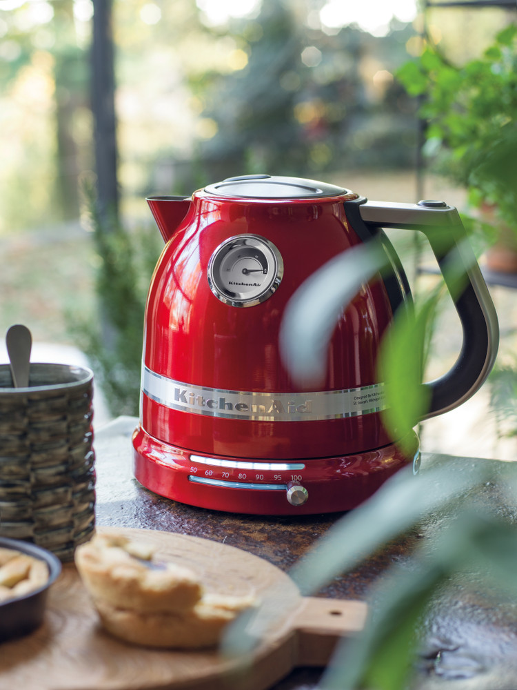 Variable Temperature Kettle 1.5L - Artisan - Candy Apple | KitchenAid UK