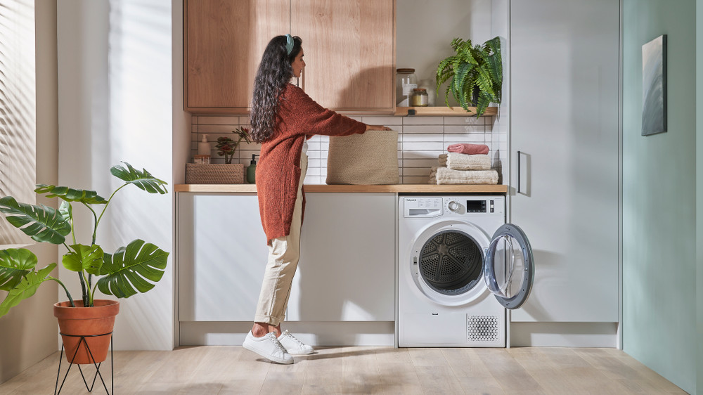 Freestanding tumble dryer Hotpoint NT M11 82XB UK