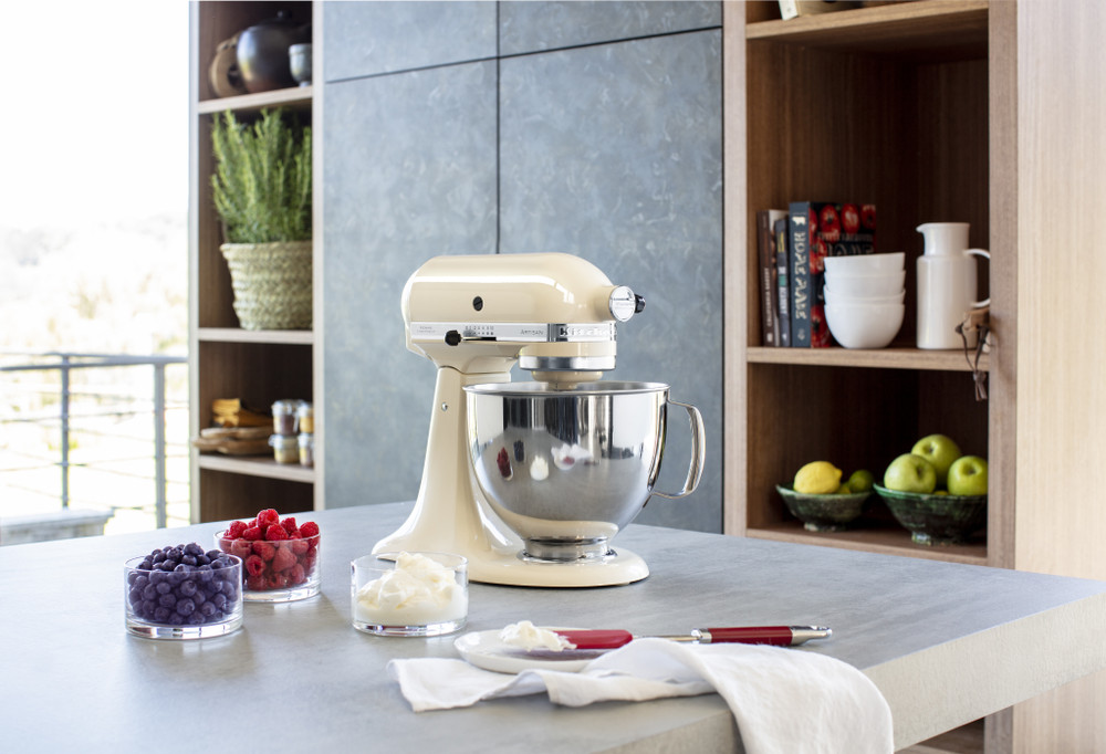 MIXER TILT-HEAD 4.8L - ARTISAN - Almond Cream | KitchenAid IE