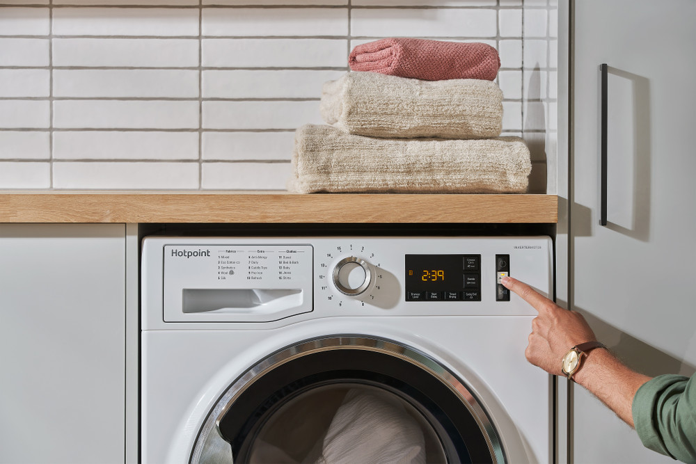 Freestanding tumble dryer Hotpoint NT M11 82XB UK